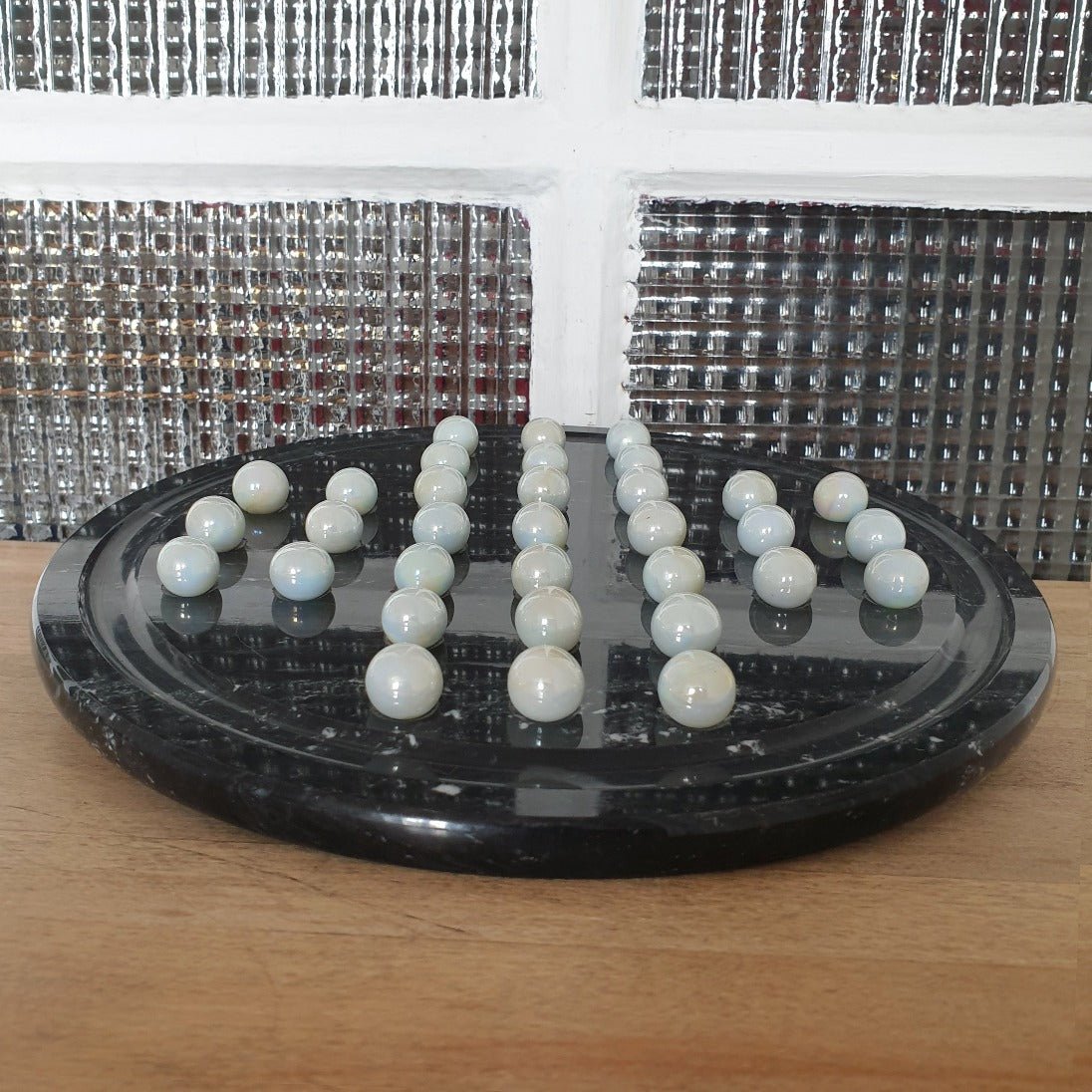 Jeu de solitaire complet avec plateau et billes en marbre – Hello Broc