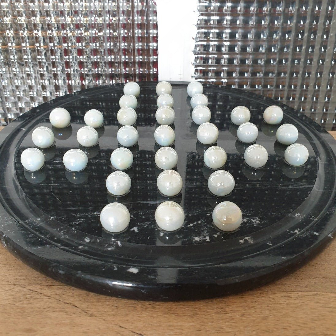 Jeu de solitaire complet avec plateau et billes en marbre – Hello Broc