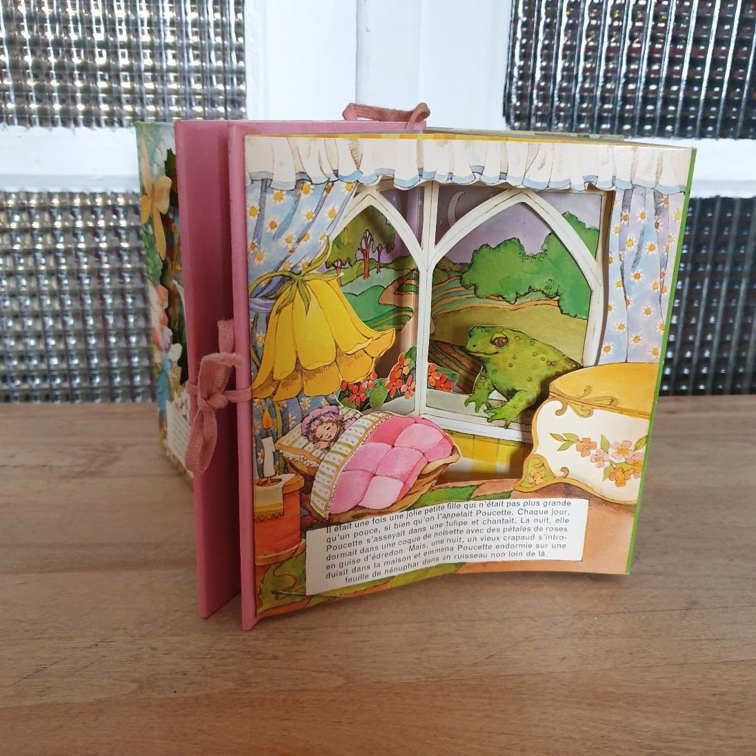 Livre illustré en 3D dit pop up ou animé Poucette par Rouge et Or ...