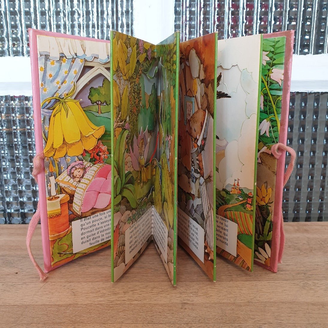 Livre illustré en 3D dit pop up ou animé Poucette par Rouge et Or ...